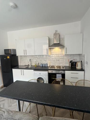 The Bake Apartment - 5 Bedroom Large Apartment Sleeps Up To 16 Person - 蓋茨黑德