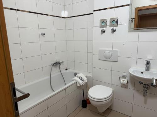 Modernes 2-zimmer Apartment Mit 4 Einzelbetten, Kuche & Balkon - Offenbach