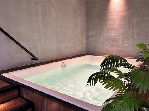 Habitacion Moderna Y Centrica Con Balcon Y Piscina Climatizada - Baja California