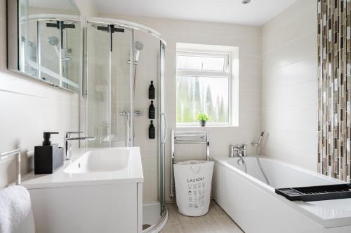 Bright 4br Home With Garden With Free Parking And Sleeps Up To 9 - Mánchester