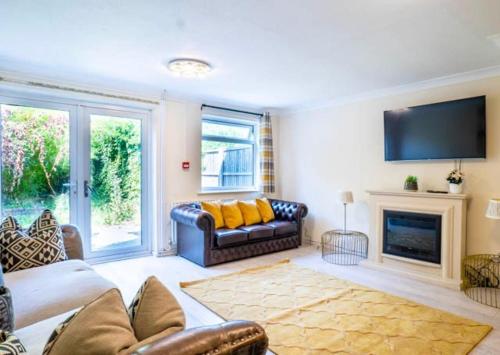 House Sleeps 5 - Wifi & Tv - Luton