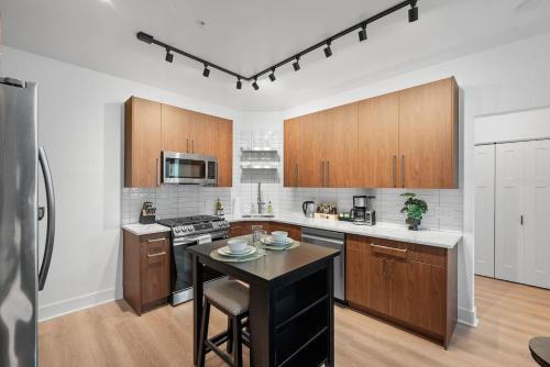 Pfr Suites - Highland, 3br 2ba Shadyside Condo, 2 Decks, 3rd Floor Walkup - Pittsburgh