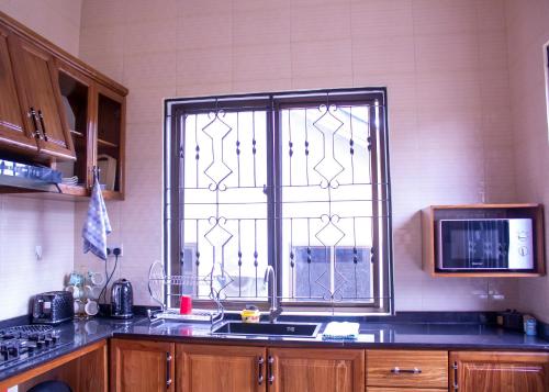 Private Room In 2-bedroom Apartment With Shared Spaces - Dar es Salaam