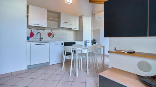 App 19 Elegante Mansarda Con Terrazzo E Parcheggio - Monza