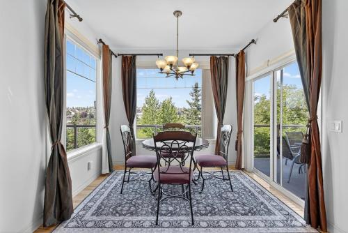 Luxury Home With 5 Br, 9 Beds, 4ba, Sleep 12, Ac, Crib - Calgary