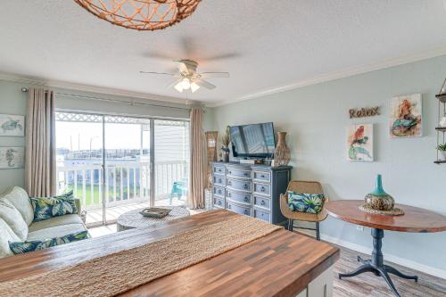Pool & Hot Tub Access: Beachside Galveston Condo! - Moody Gardens, Galveston