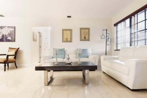 Casa Bugambilia, Miami - South Miami, FL