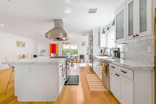 Spacious 4br Games Workspace Outdoor Fun - Santa Monica, CA
