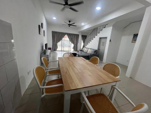 Alur Homestay Casa 4 Bedrooms - Lahad Datu