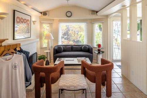 Carmel Fireplace Inn - Monterrey, CA