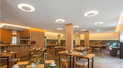 Locar In Gramado, Quarto Em Hotel, Natal-luz, Quarto Bairro Planalto Do Lago N, Aconchegante, Frente - 格拉馬杜