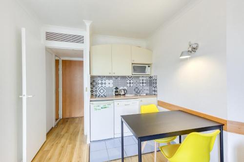 7mn Walk To Metro, In Aparthotel - Courbevoie