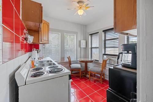 The Tarpon Loft Chic 1br In Historic Downtown - Tarpon Springs, FL