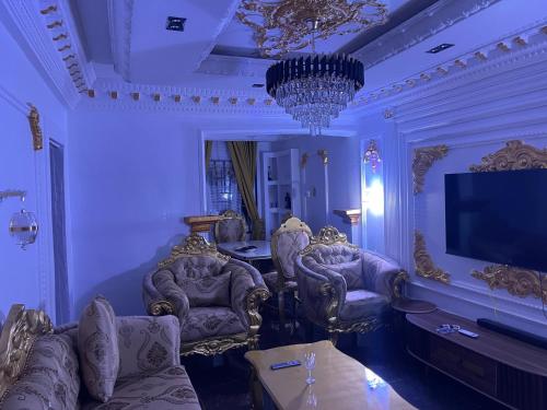 Family Holiday Inn, Fully Furnished 3 Bed Room Flat, With 24hour Solar Energy - Benin City
