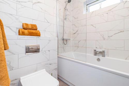 Fresh, Stylish Apartment - Basingstoke