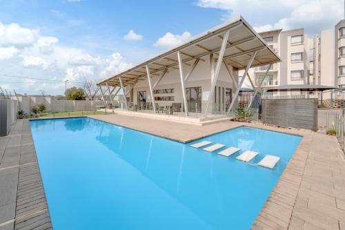 Modern 2-bedroom Garden Apartment In Fourways, Sandton - Chartwell