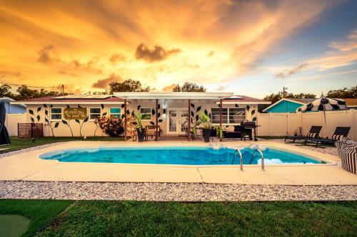 The Beverley Pool Hot Tub Near Clearwater Beach - Dunedin, FL