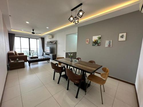 Spacious Comfy 8pax, 3 Bedroom, 2 Car Park, The Landmark - Tanjung Bungah