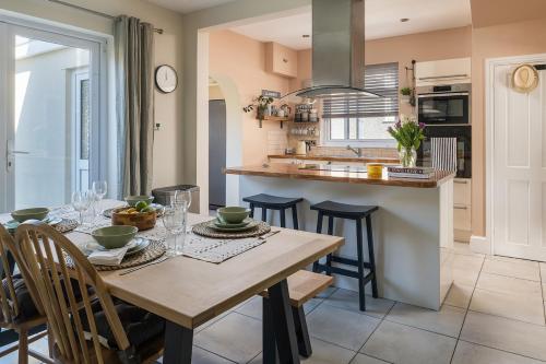 Modern 3 Bedroom House Llanrwst Less Than A 5 Minute Drive From Zip World Forest - Snowdonia