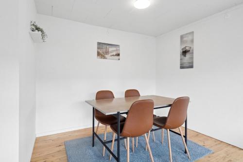 The Lucky Peer - 120m2 House 4 Bedroom House - Full Kitchen & Free Parking - Odense
