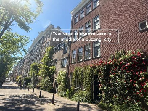 Joyjoyjoy The Green Palm Ecolicious Studio In A In Historic Canalhouse From 1729 With View On The Ca - Amsterdam