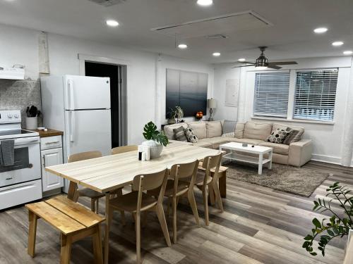 Spacious Tropical Farmhouse Near Miami, Everglades & Florida Keys - Homestead, FL