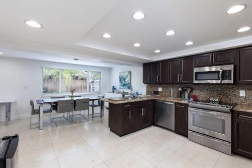 Welcome To Your Fort Lauderdale Retreat - Fort Lauderdale, FL