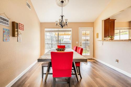 3b With Pool For Groups Near Stadium And Entertainment - Glendale, AZ