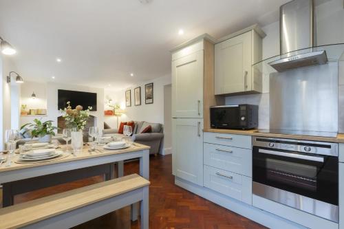 Charming Two Bedroom Apartment In Fairview - Cheltenham