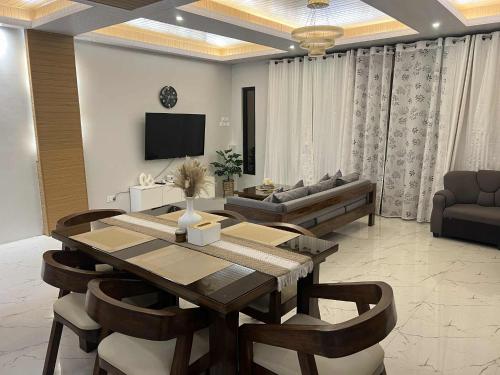 Sofia's Unit - 2 Bedroom With Complimentary Breakfast Walking Distance To Camp John Hay - Baguio