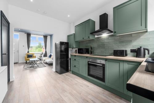 Stylish Bolton Home 4 Bedrooms & Free Parking - Bolton
