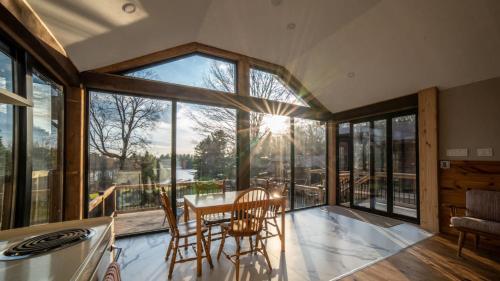 Lake Muskoka 2-bedroom Cottage - Pier 100 #50 - Muskoka District Municipality