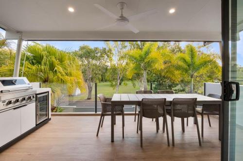 Deluxe Noosa Home W Pool Walk To River And Beach - Noosa Heads