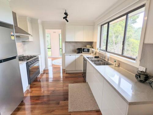 Hill Top Views, Near Wineries, Sanctuary, Main St - Healesville