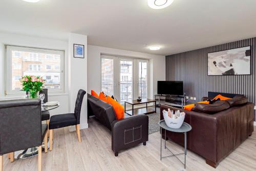 Upgraded 4 Beds Level Access Lifts 2 Bath Parking - Basingstoke
