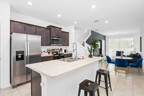 Luxe 2br Townhome | Pool | Close To Beach - Jacksonville, FL