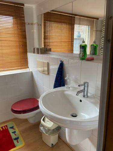 Ruhiges Ganzes Apartment Self Check-in 45 M Zwei Zimmer Groses Bad Badewanne Kochnische - Duisburg