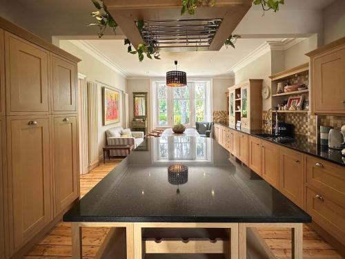 Ladies Walk - Stunning Riverfront Home - Loch Ness