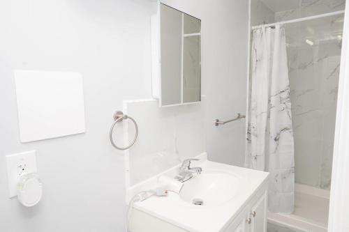 Relaxx - 1brighton Heaven - Green3057 - Brooklyn, NY