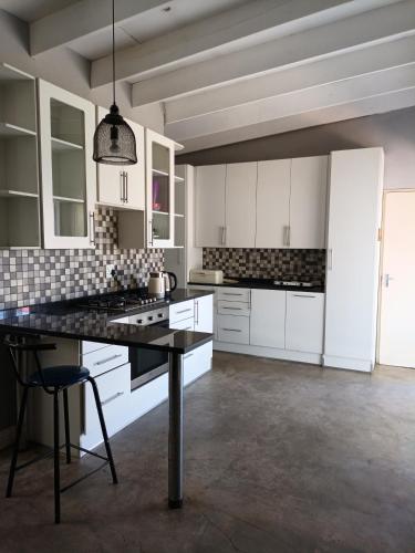 Jm Tours & Safaris Guest House - Soweto