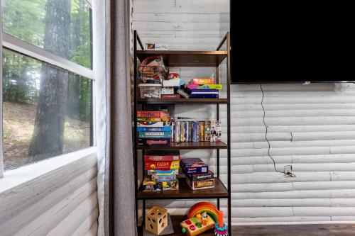 From $91 - Private RRG Cabin - Hot Tub, Game Room, Views, Rogers, KY