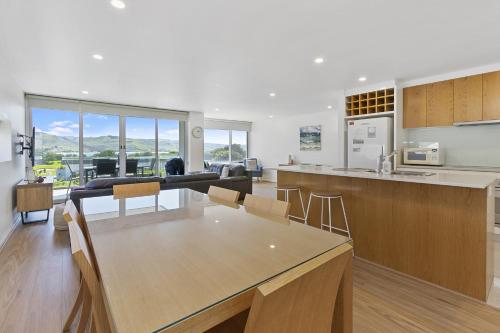 Apollo Blue 4 - Modern Waterfront Apartment - Apollo Bay