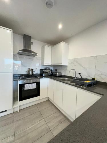 Newly Refurbished 2-bedroom Apartment With Balcony & Free Parking - Oxford