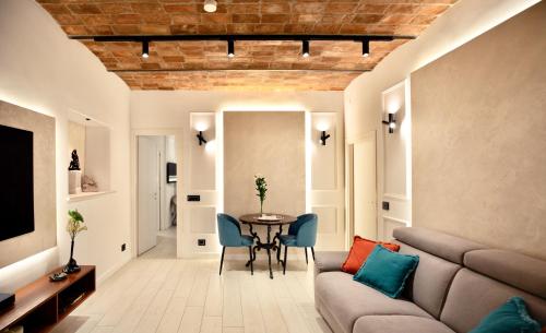 Boutique Apartment Steps From Colosseum - Rome