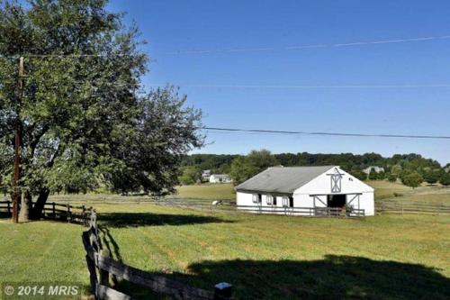 Sweet Chic Farm Cottage With Pool, Hot-tub And Beautiful Sunsets In Maryland - Germantown, MD