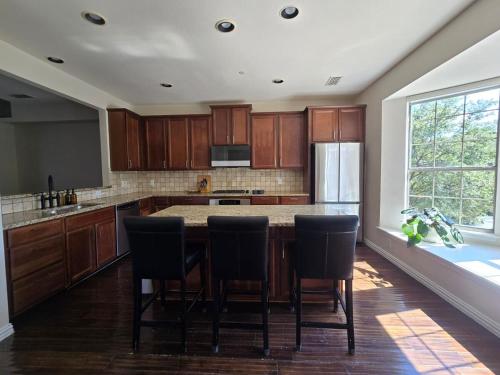 Renovated 4br 6 Bed 3 And A Half Bath Near Dfw Airport - Dallas/Fort Worth Airport (DFW)