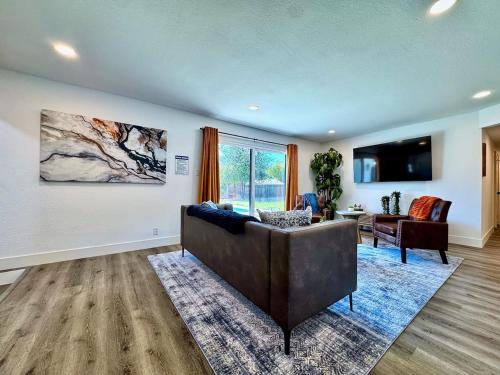 Pool Remodeled 4 Bedroom Carmichael Home - Sacramento, CA