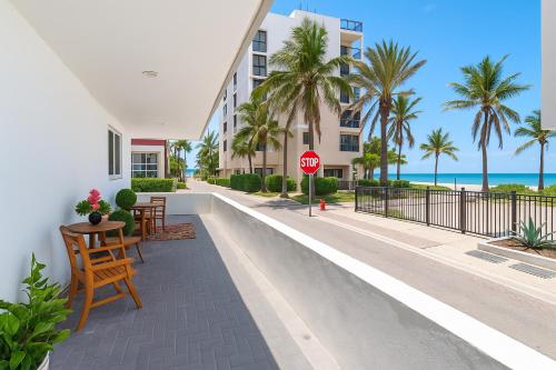 The Pearl Beachside Apartments On Hollywood Beach - Aventura, FL