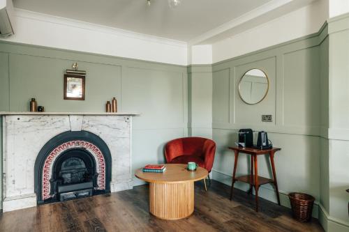 Hermes Hotel By Nestor - Thames Ditton