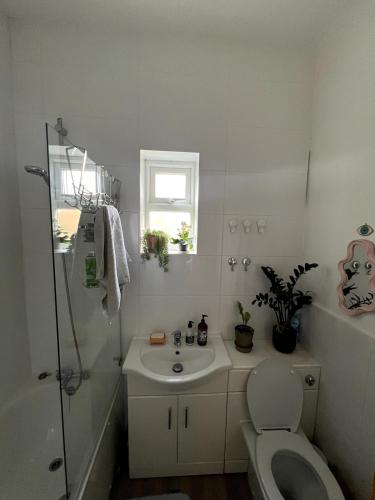 Cosy Room With Private Bathroom - Croydon